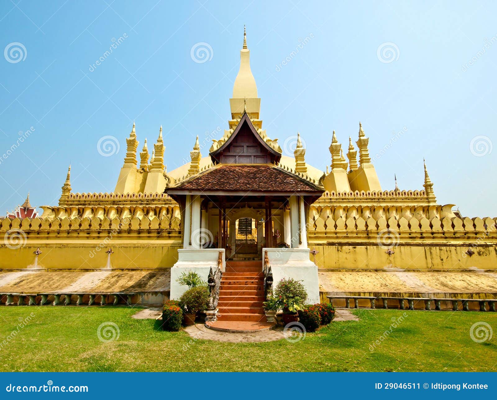 Golden Pagada at Wat Pha-that Luang in Vientiane Stock Image - Image of ...