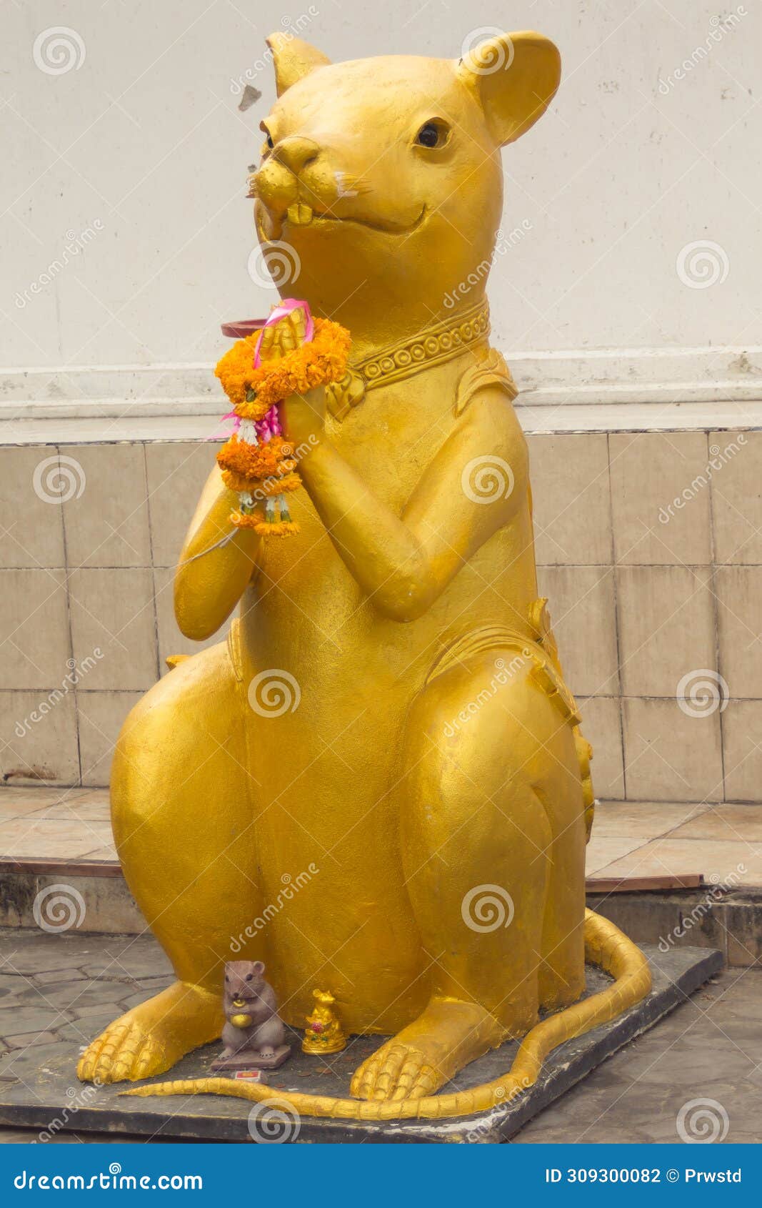 Golden Rat Statue in Thai Temple Stock Photo - Image of asia, fire ...