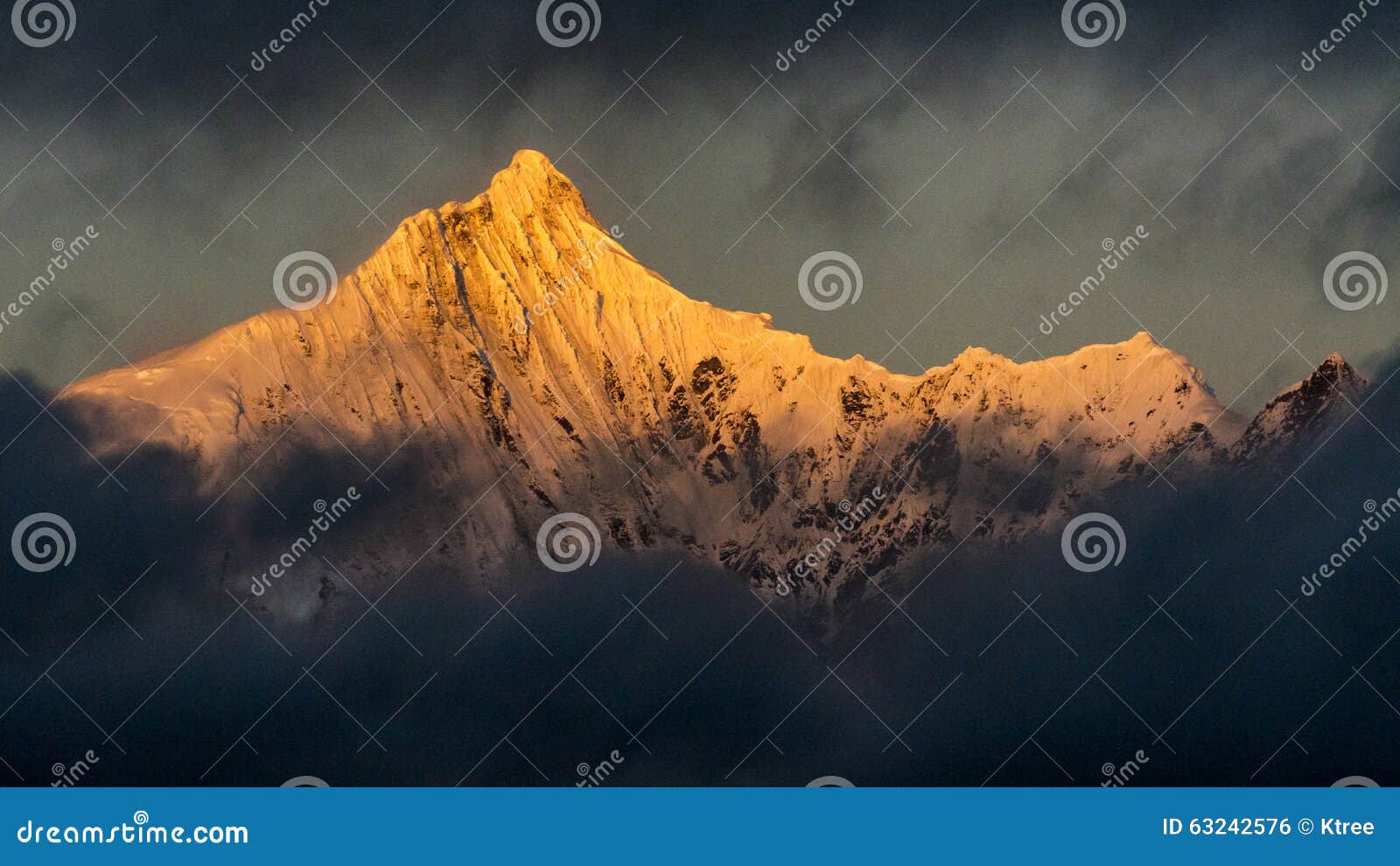 Golden Snow Mountain Sunset in Tibet Stock Photo - Image of himalaya ...