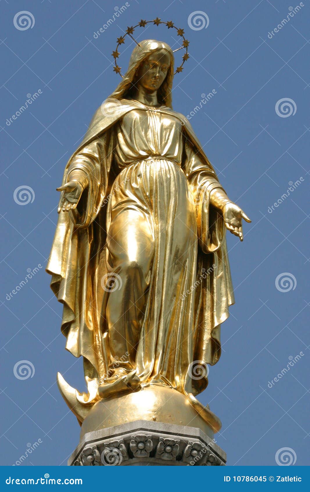 Golden Statue of Virgin Mary Stock Image - Image of religious, religion ...