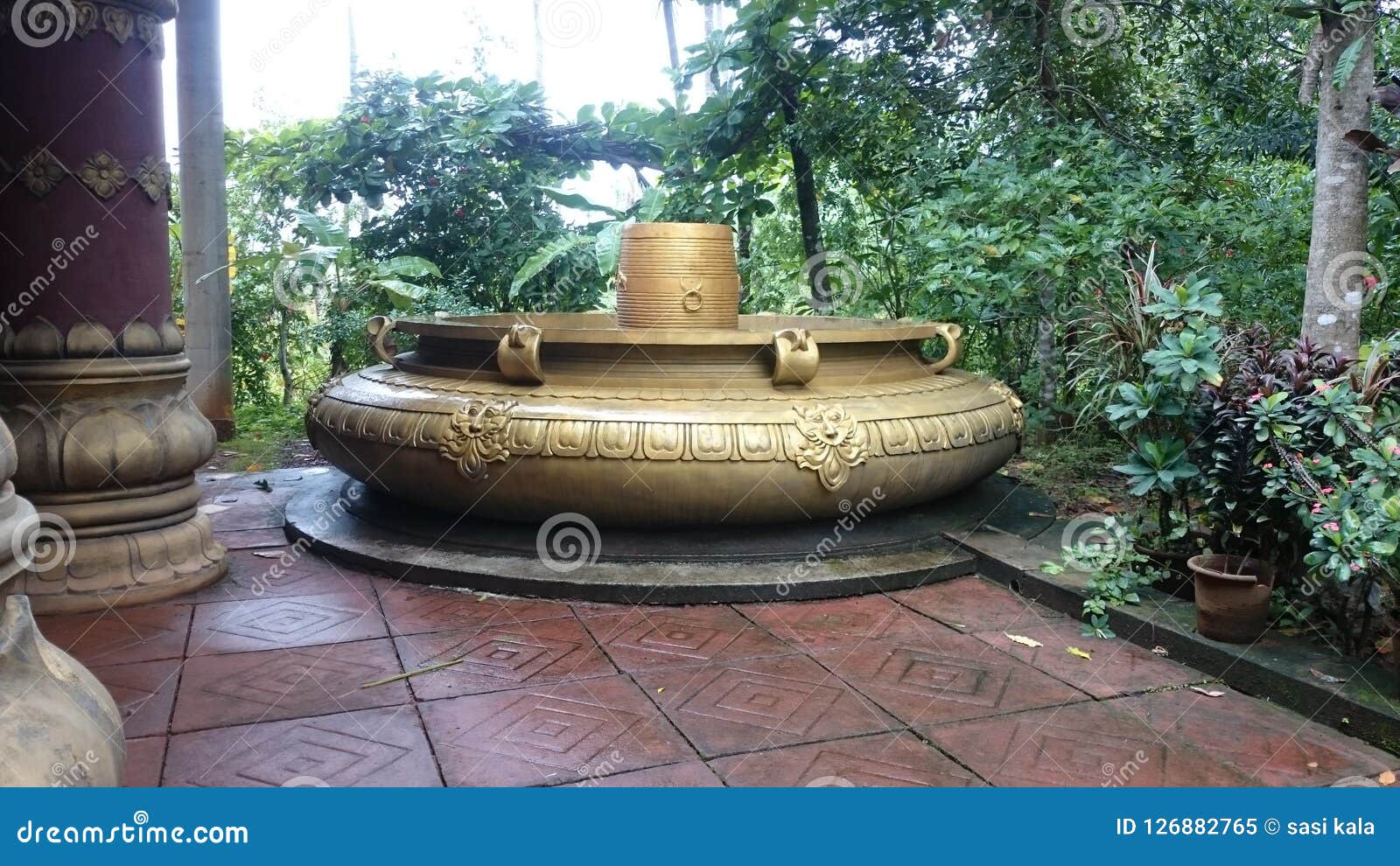 The golden well stock image. Image of golden, work, sculpture - 126882765
