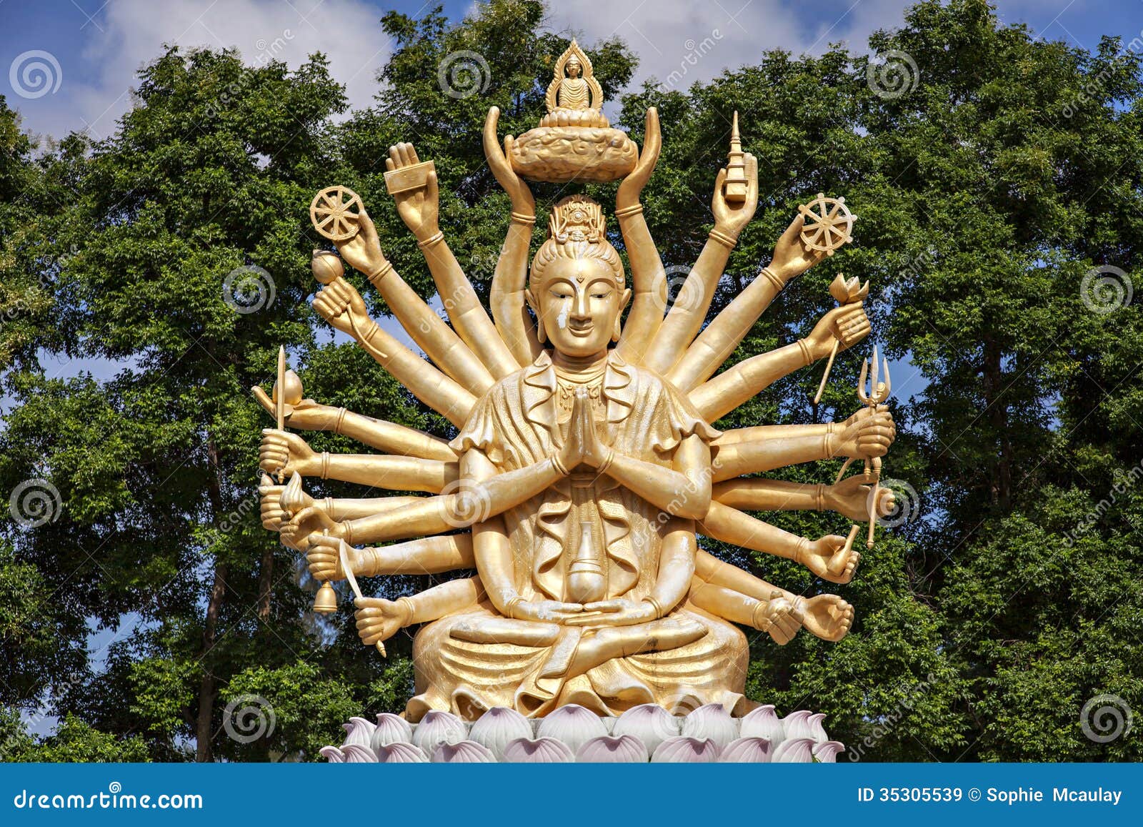 Goldener Buddha Mit Vielen Armen Stockbild - Bild von dekoration ...