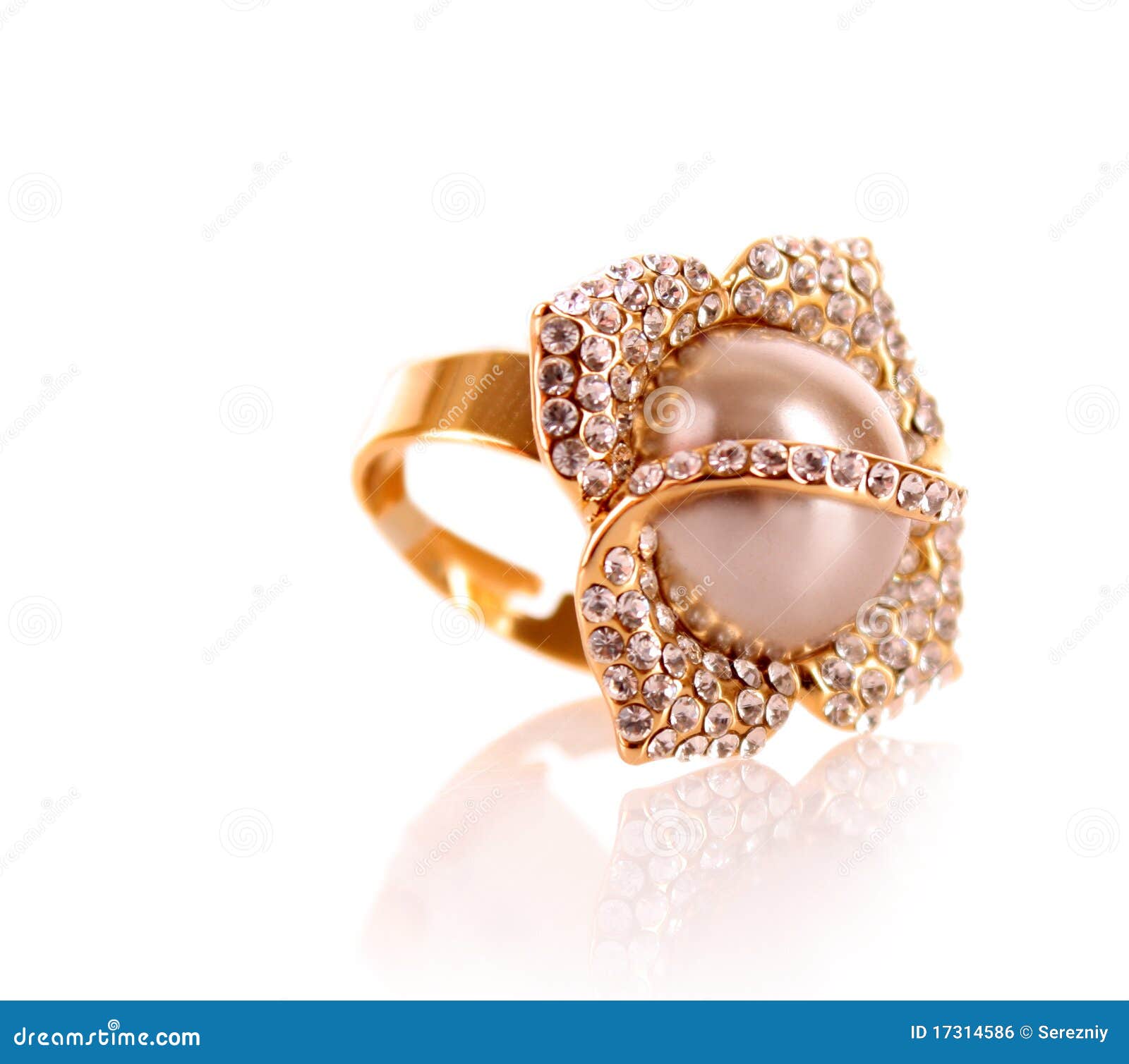 Goldener Ring getrennt stockfoto. Bild von gold, eleganz - 17314586