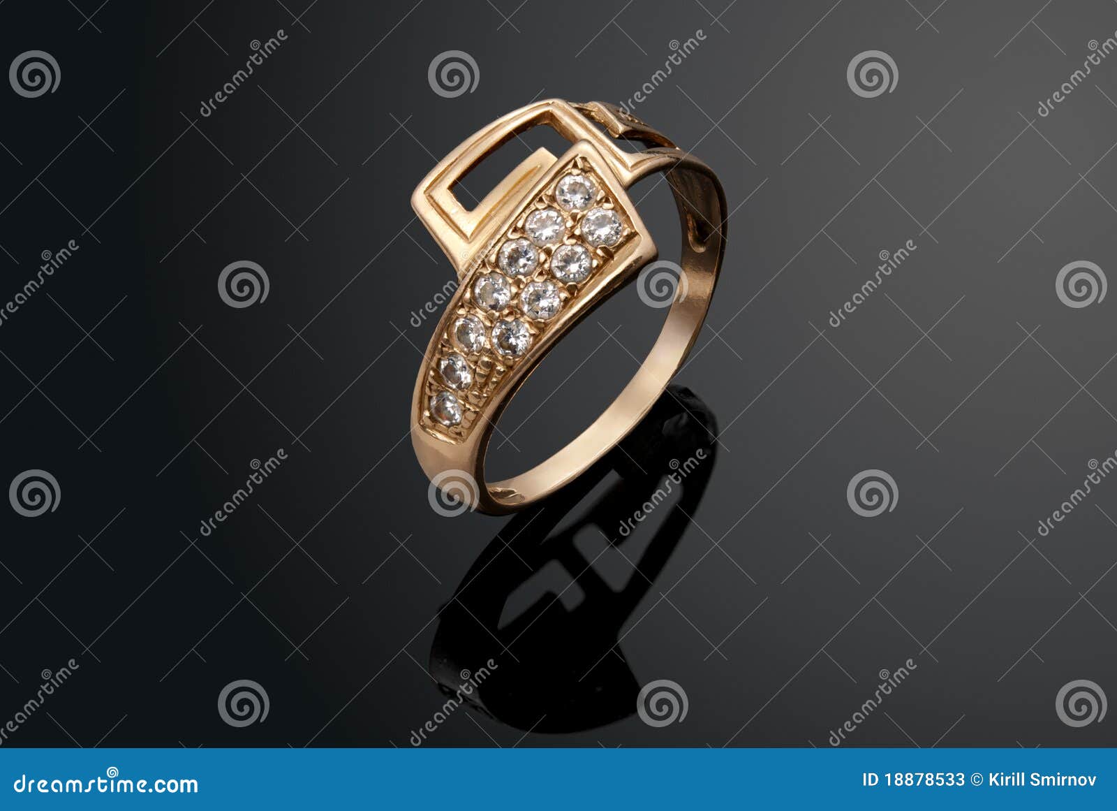 Goldener Ring Mit Diamanten Stockbild - Bild von elegant, dekoration ...