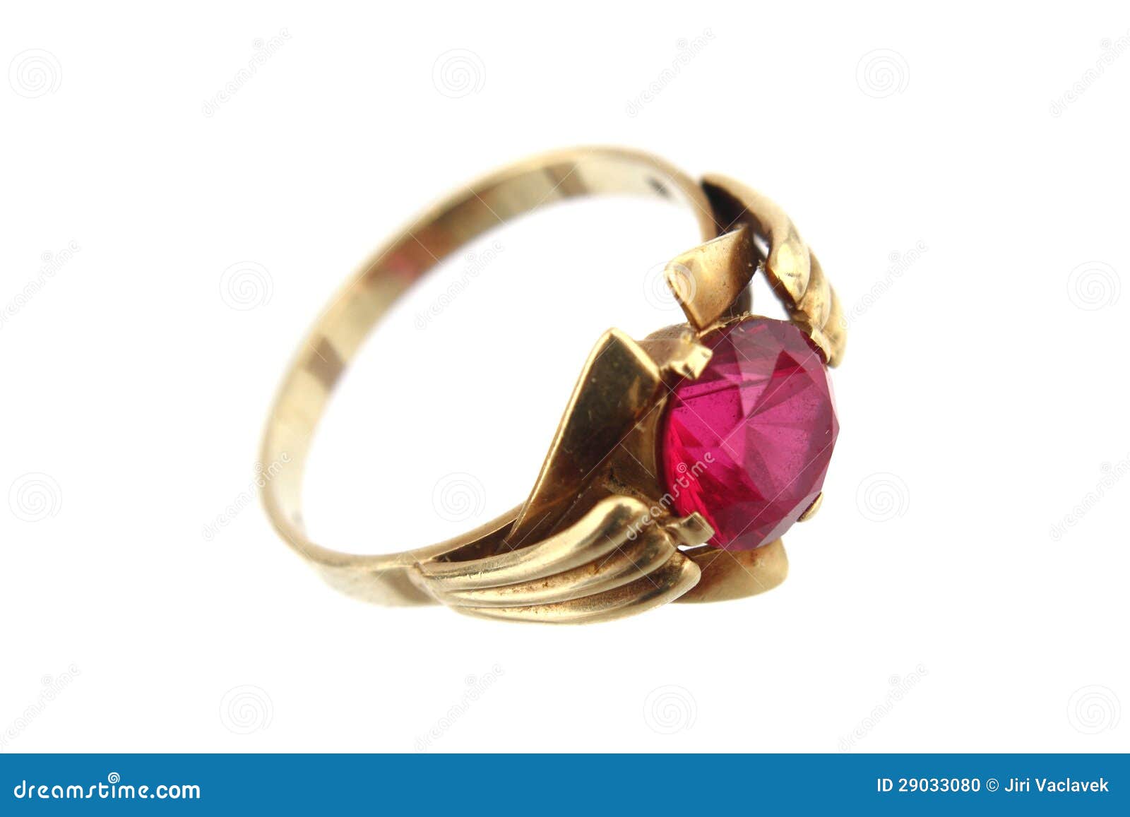 Goldener Ring Mit Rotem Edelstein Stockfoto - Bild von verpflichtung ...
