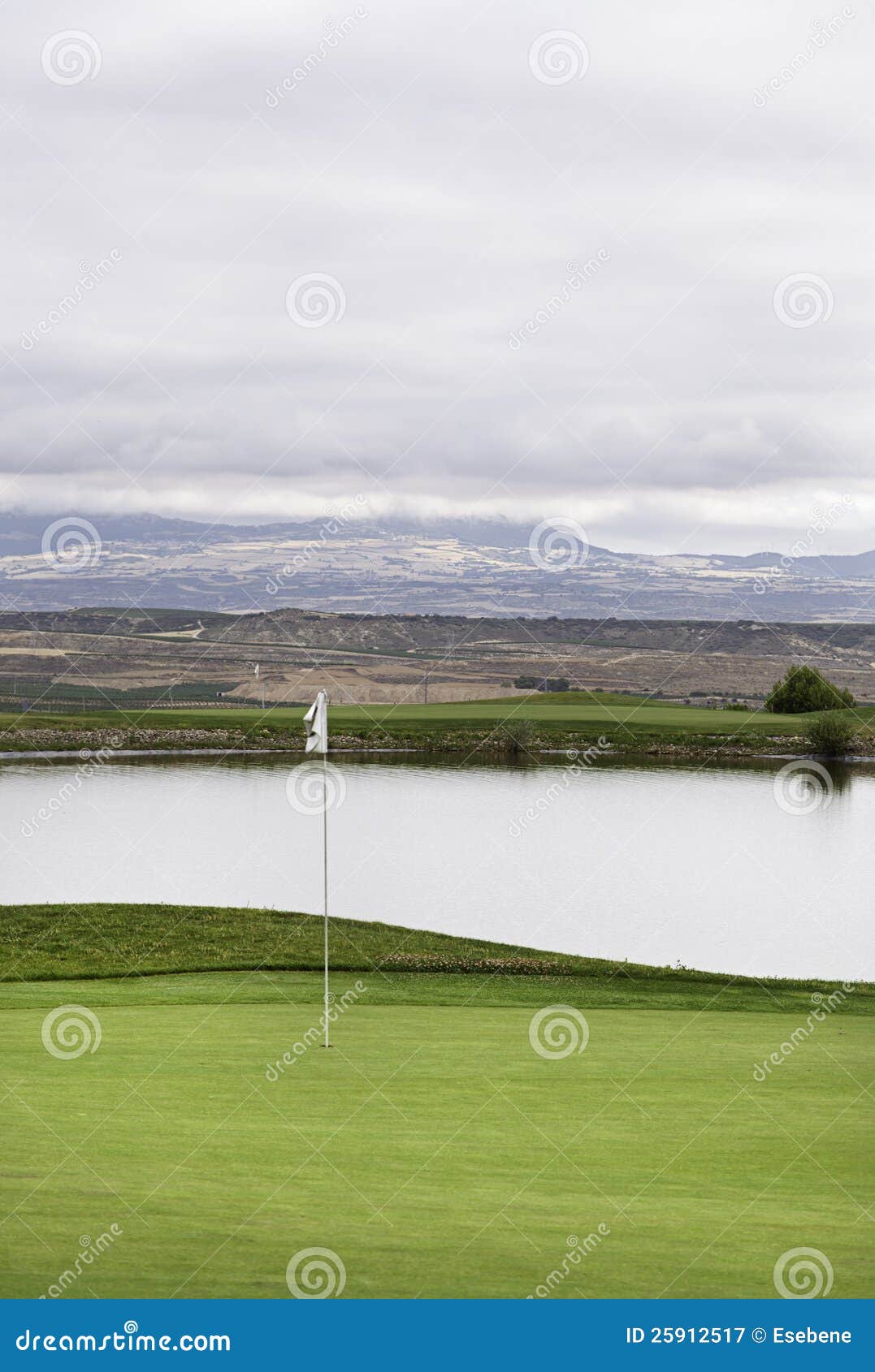 Golf course with lake stock image. Image of byway, summer - 25912517