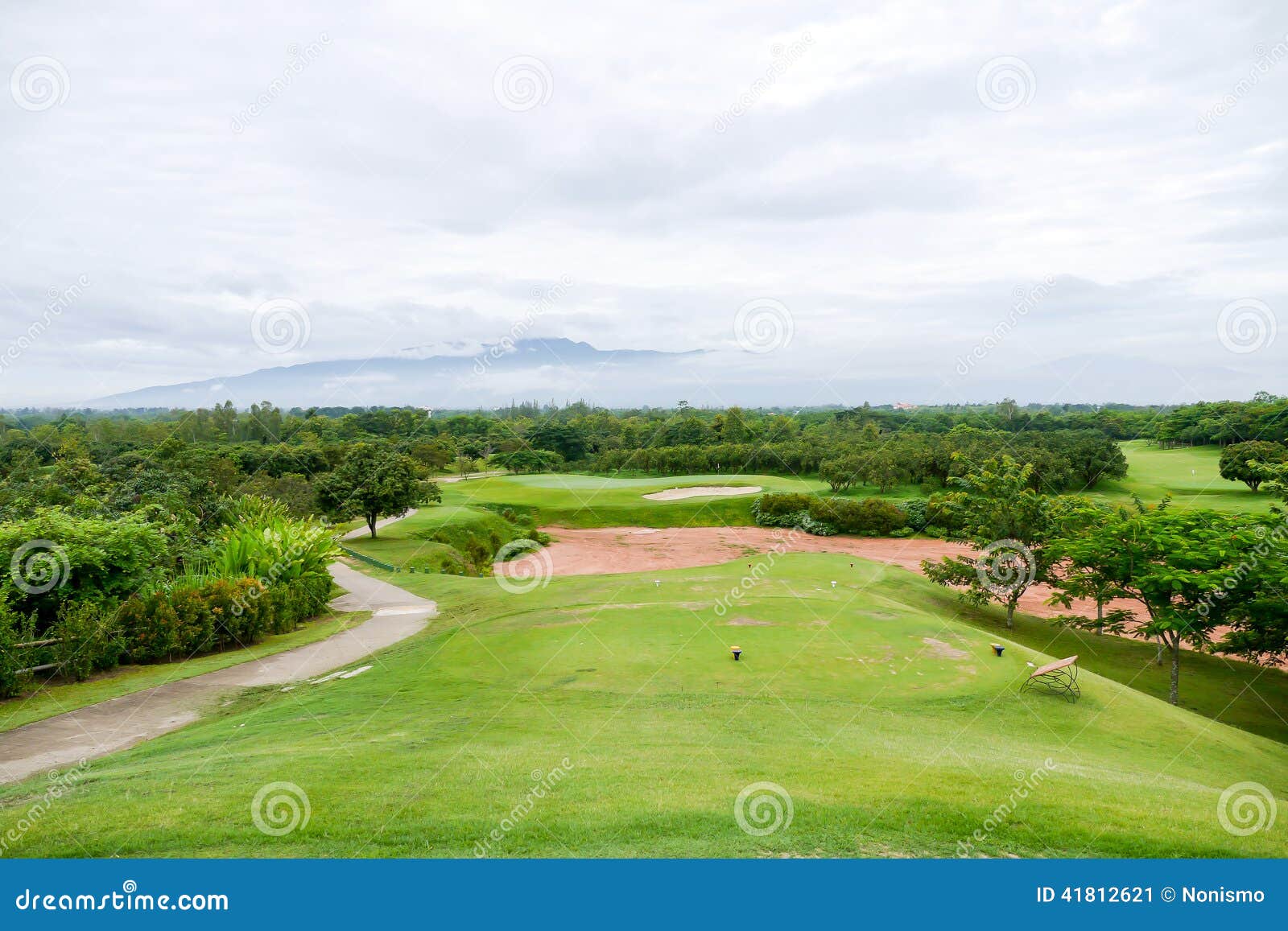 Golf field imagem de stock. Imagem de naturalizado, carrinho - 41812621