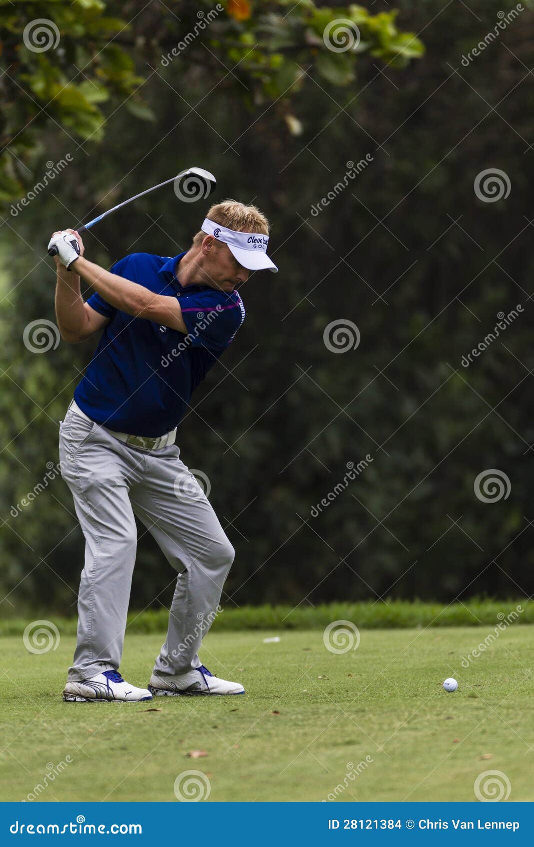 Golf Pro Tee Swing editorial stock image. Image of swing - 28121384