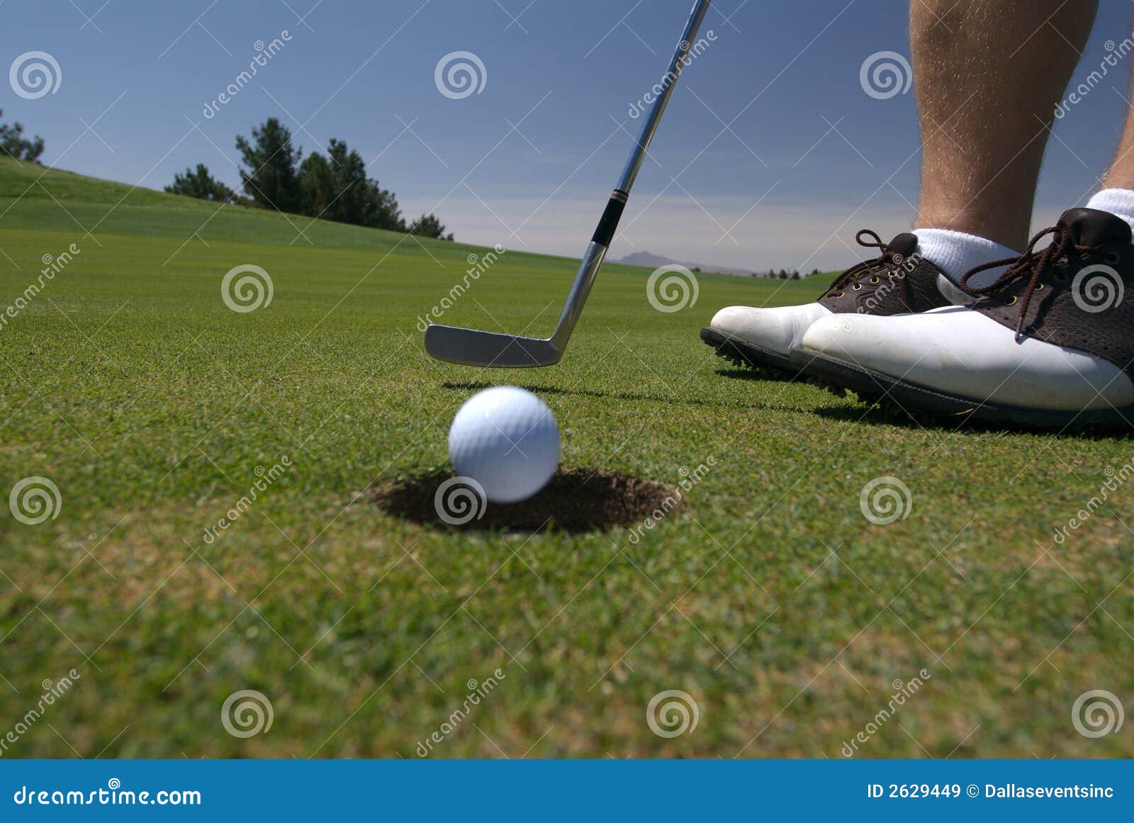 Golf putt going in stock image. Image of goal, golfing - 2629449