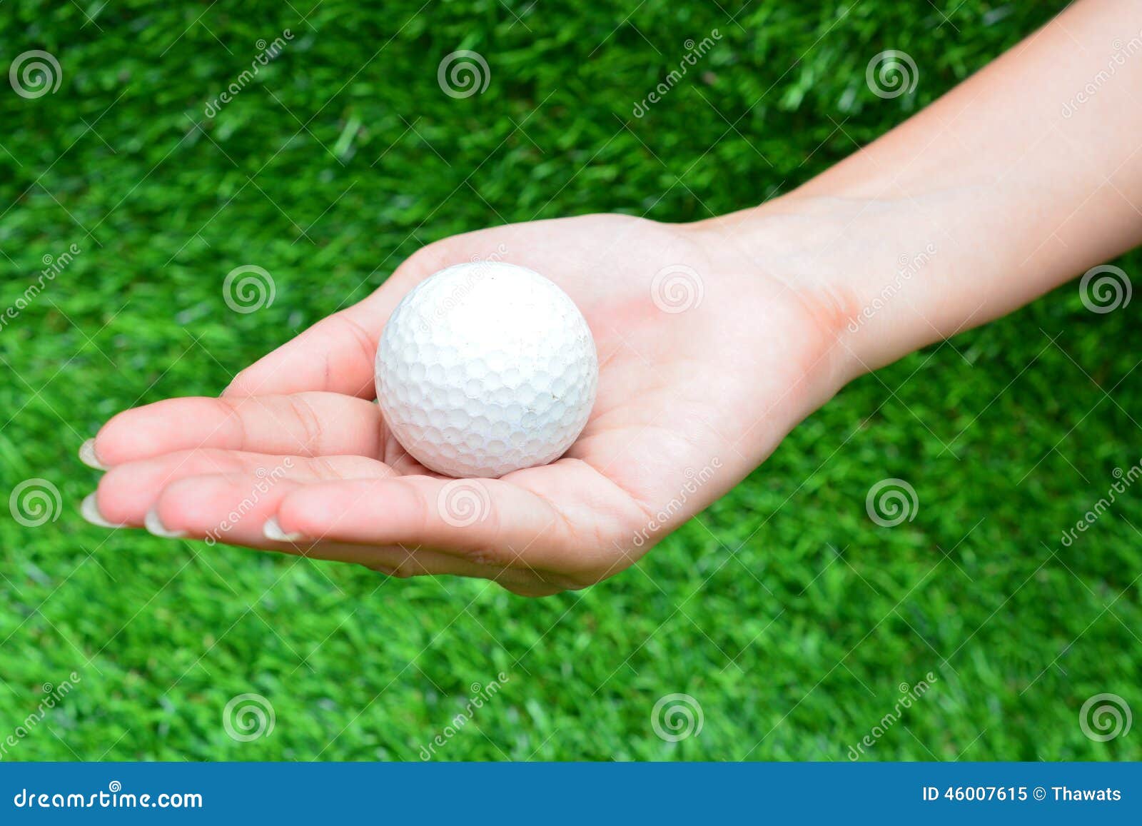 Golfbal in de hand stock afbeelding. Image of nauwkeurigheid - 46007615