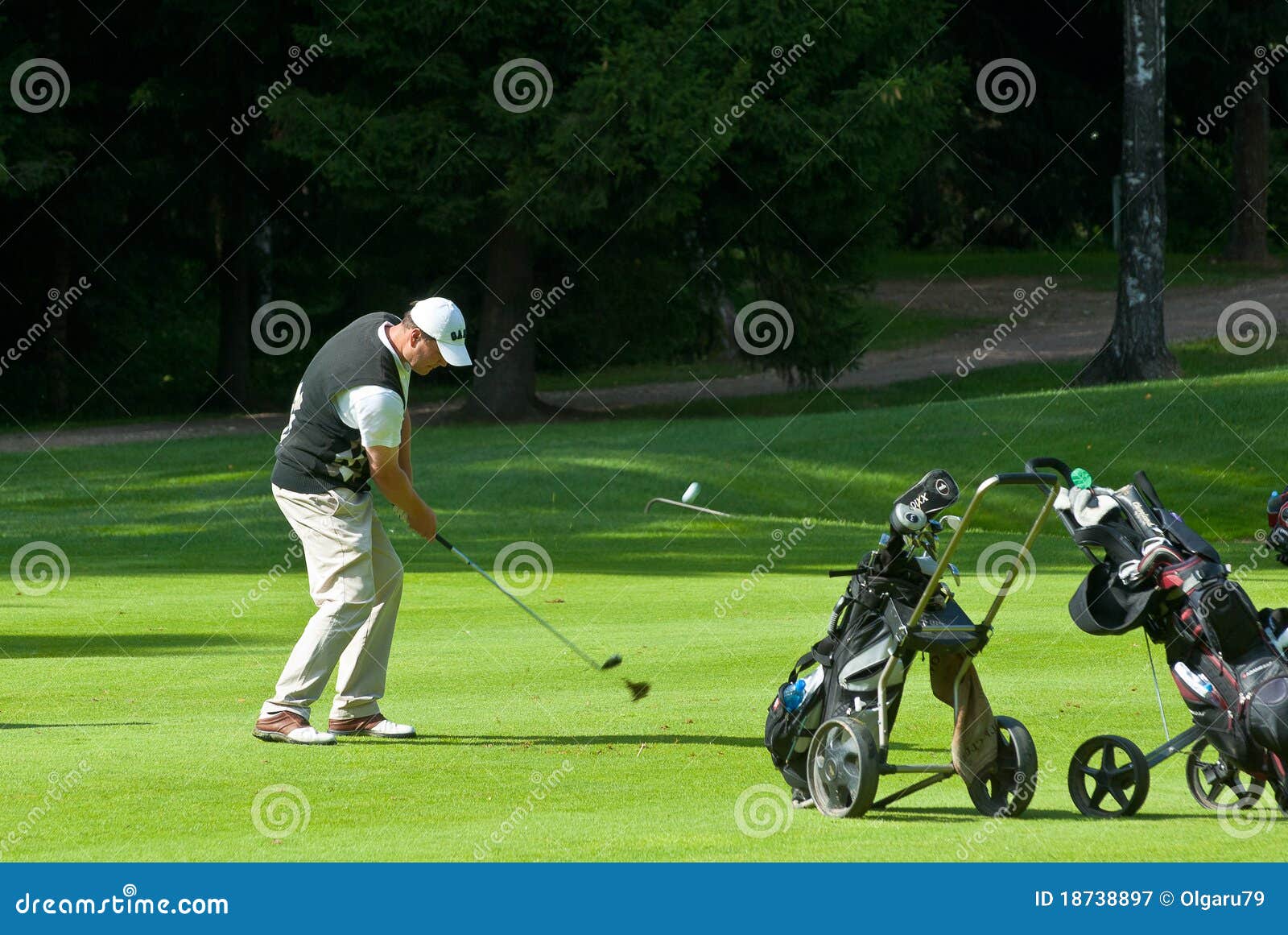 Golfer finishes his swing editorial photography. Image of drive - 18738897