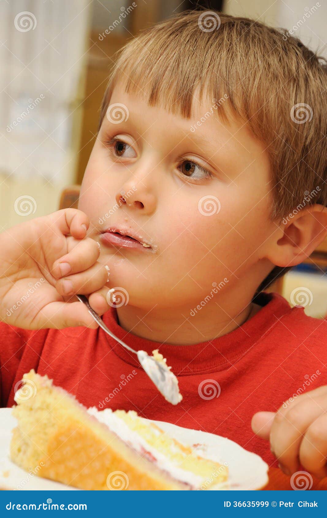 Goloso joven imagen de archivo. Imagen de delicioso, postre - 36635999