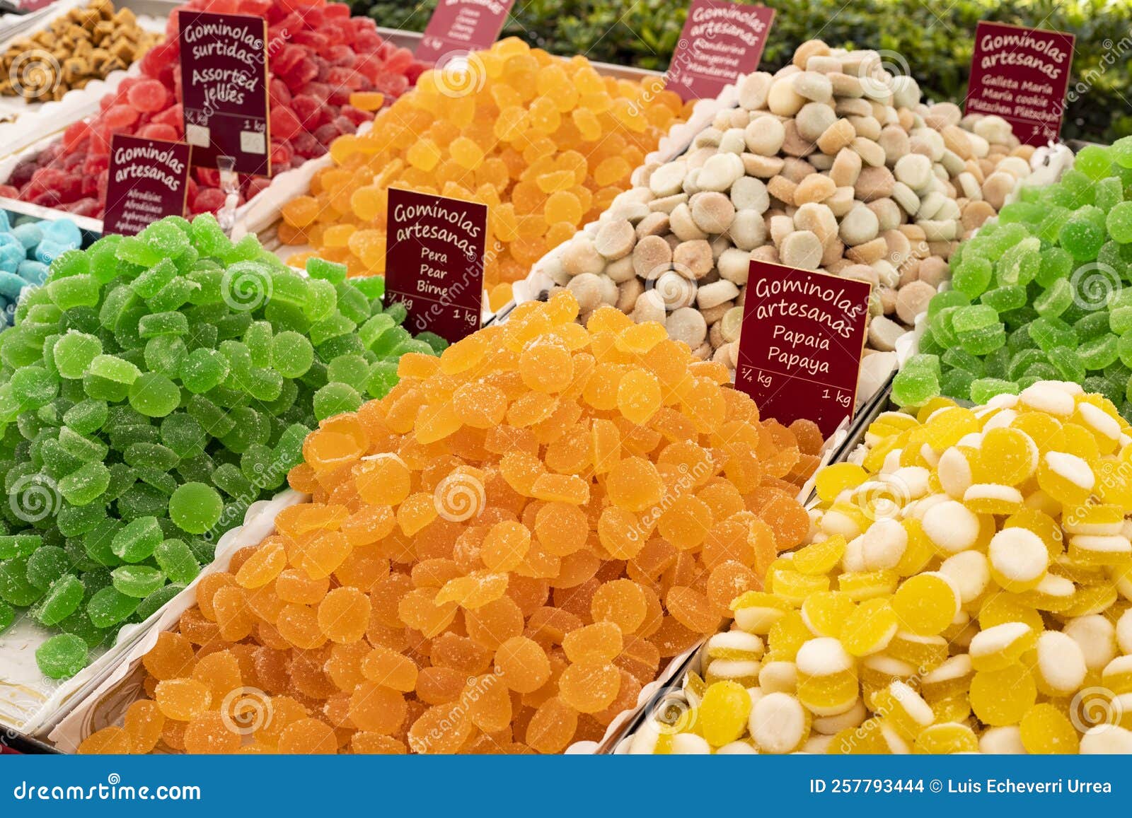 Gomas Dulces Masticables Artesanales De Frutas En El Mercadillo Foto de ...