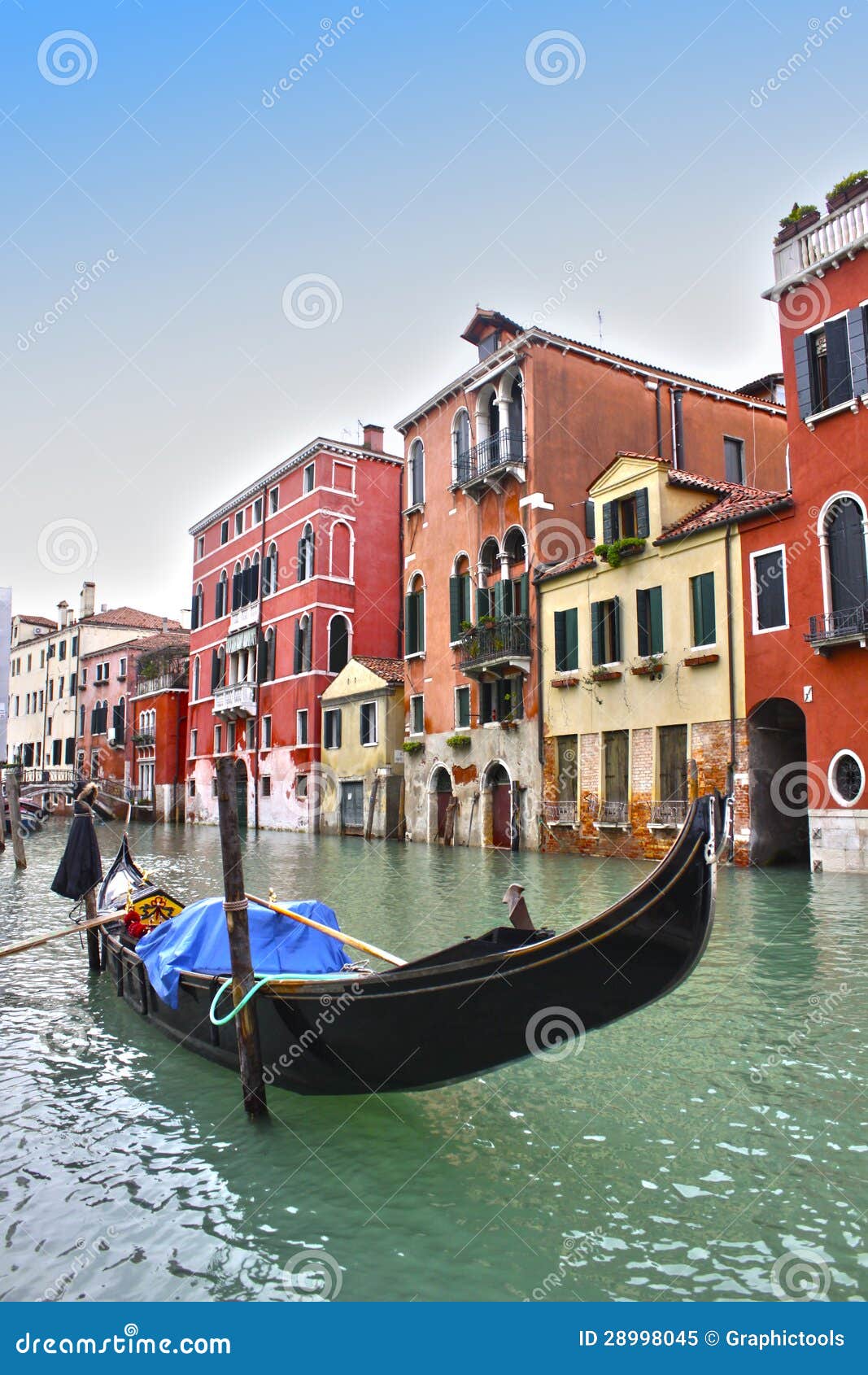 Gondel in Venedig stockbild. Bild von meer, blau, bootfahrt - 28998045
