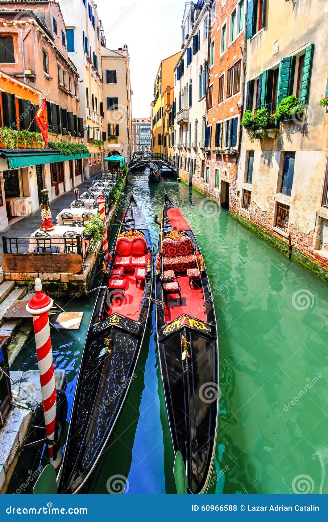 Gondole di Venezia fotografia stock. Immagine di costruzione - 60966588