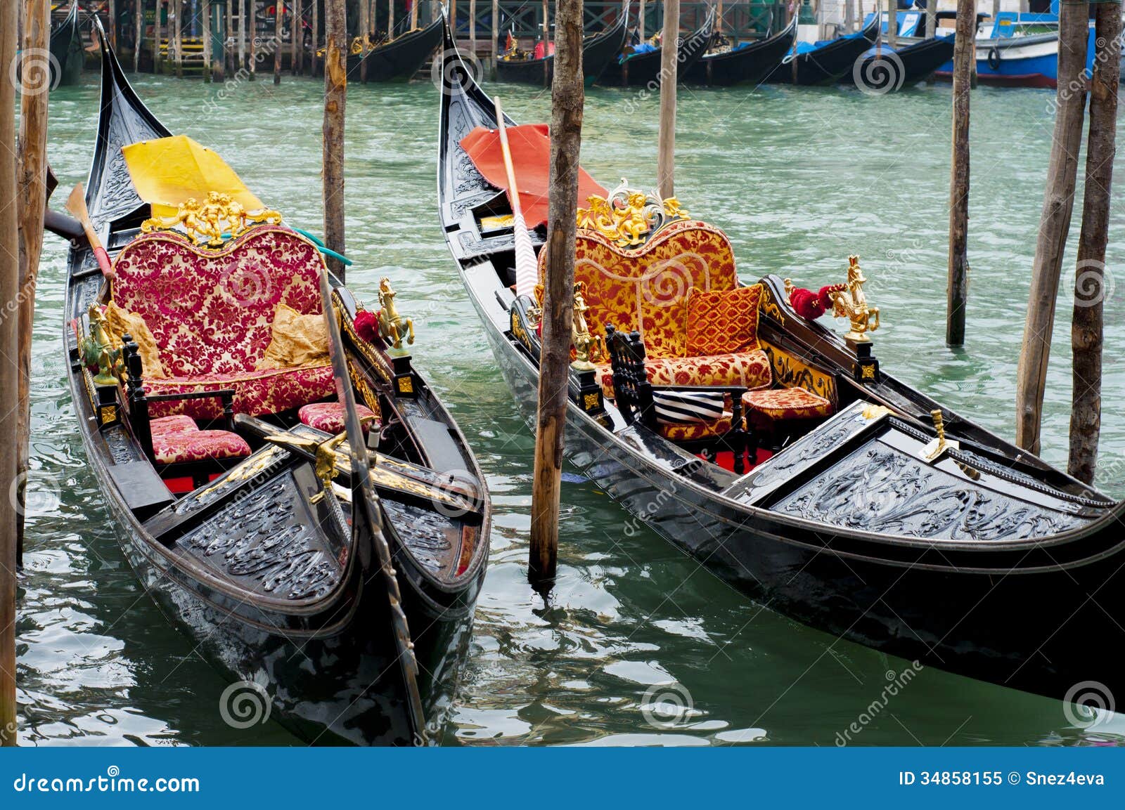 Gondole a Venezia, Italia immagine stock. Immagine di lusso - 34858155