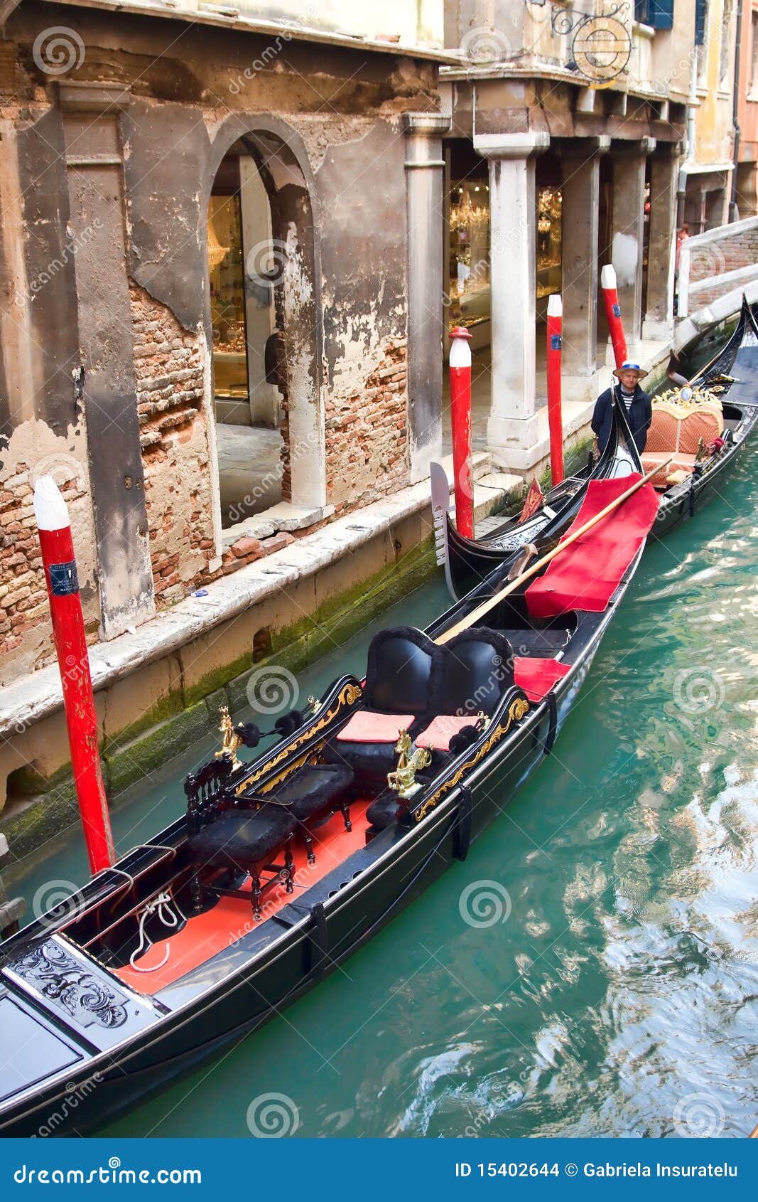 Gondoler venice redaktionell fotografering för bildbyråer. Bild av ...