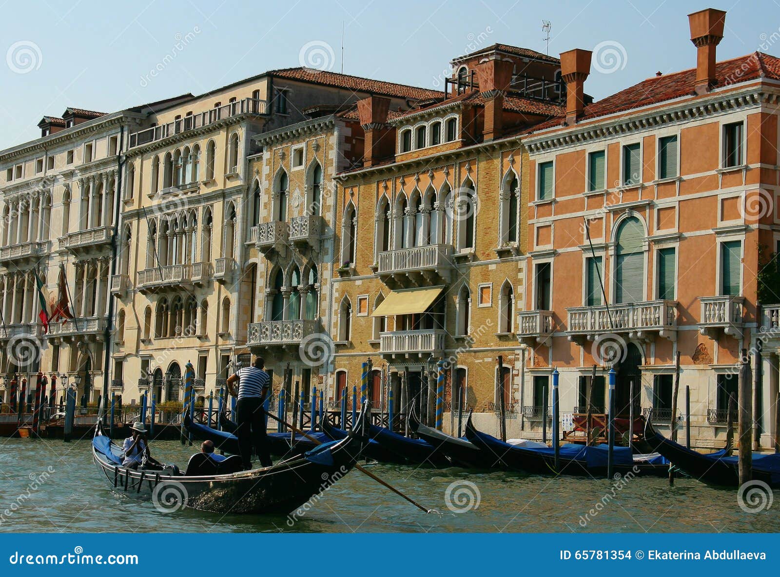 Gondoliers editorial stock image. Image of italy, gondolas - 65781354