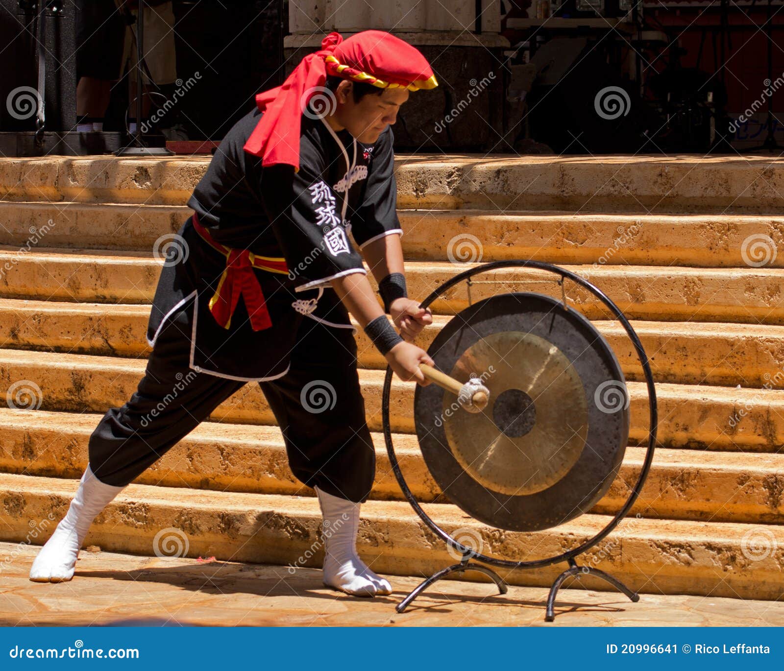 Gongo foto editorial. Imagem de soar, rico, anel, evento - 20996641