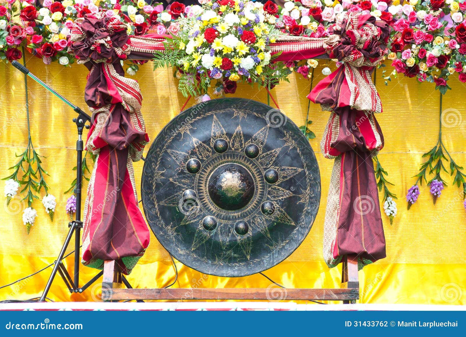 Gongo grande foto de archivo. Imagen de nadie, metal - 31433762