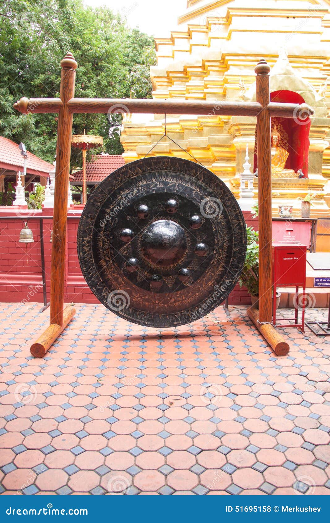 Gongo Tradicional Tailandês No Templo Budista Foto de Stock - Imagem ...