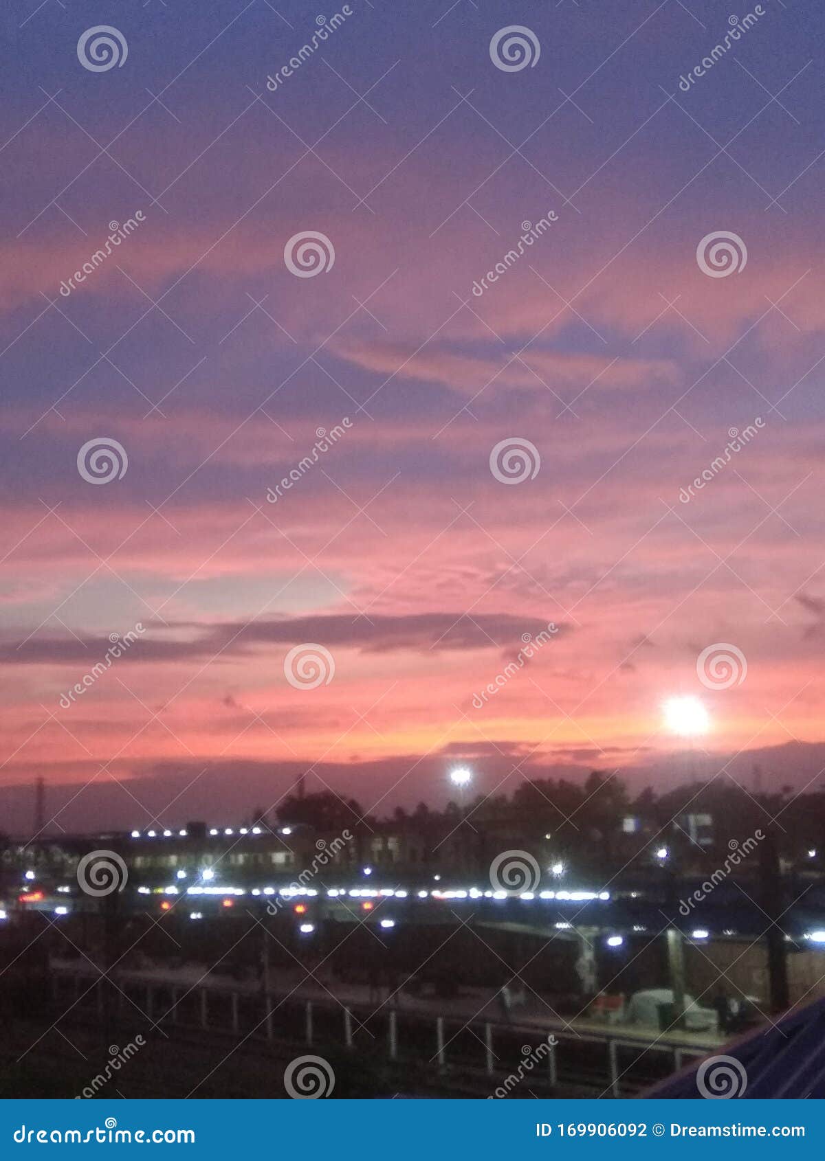 Good Evening Sun Pictures Red Sun Stock Photo - Image of lighting ...
