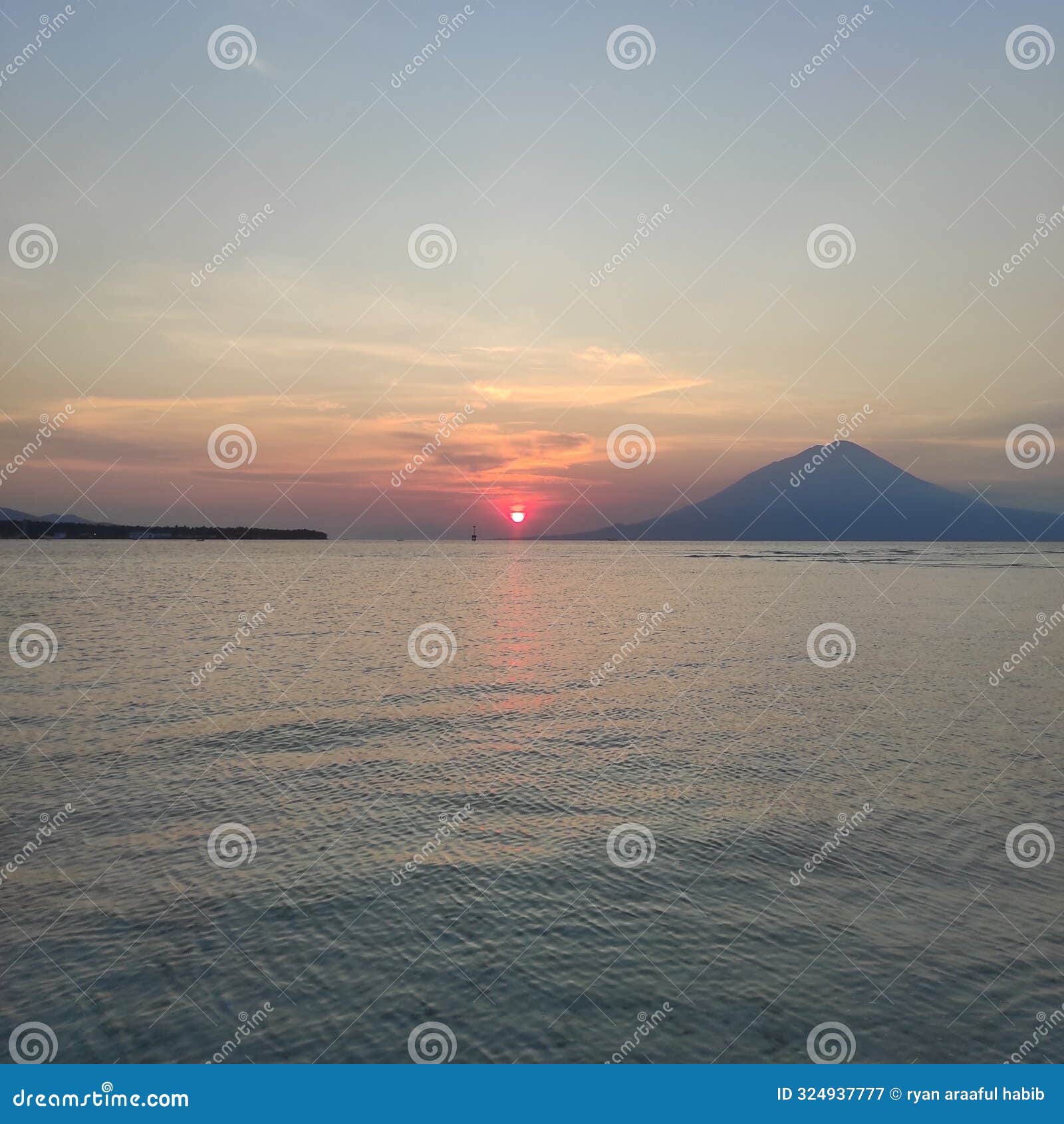 Good Sunset on beside Mountain. Sea and Water Stock Image - Image of ...