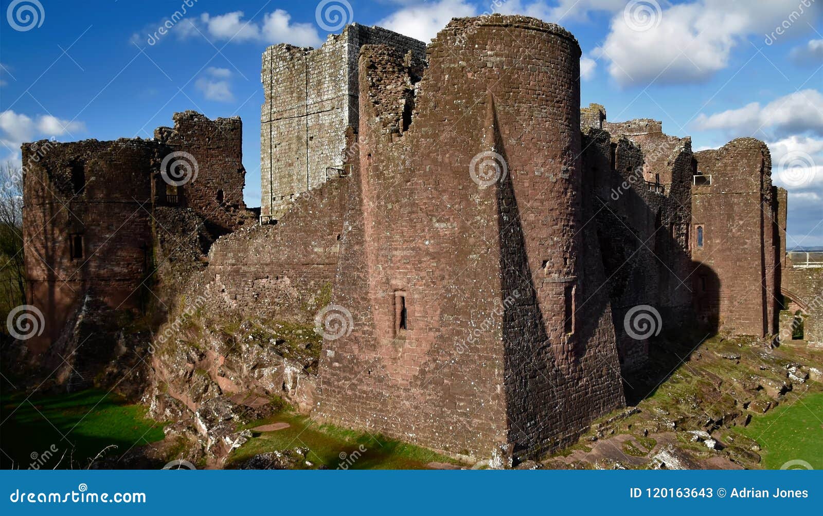Goodrich Castle, Herefordshire Stock Image - Image of history, england ...