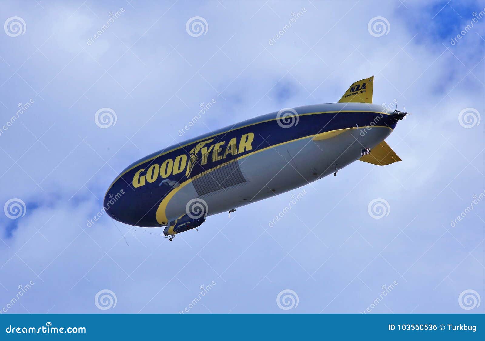 Goodyear Blimp Over Hollywood Editorial Photo - Image of blue, blimp ...
