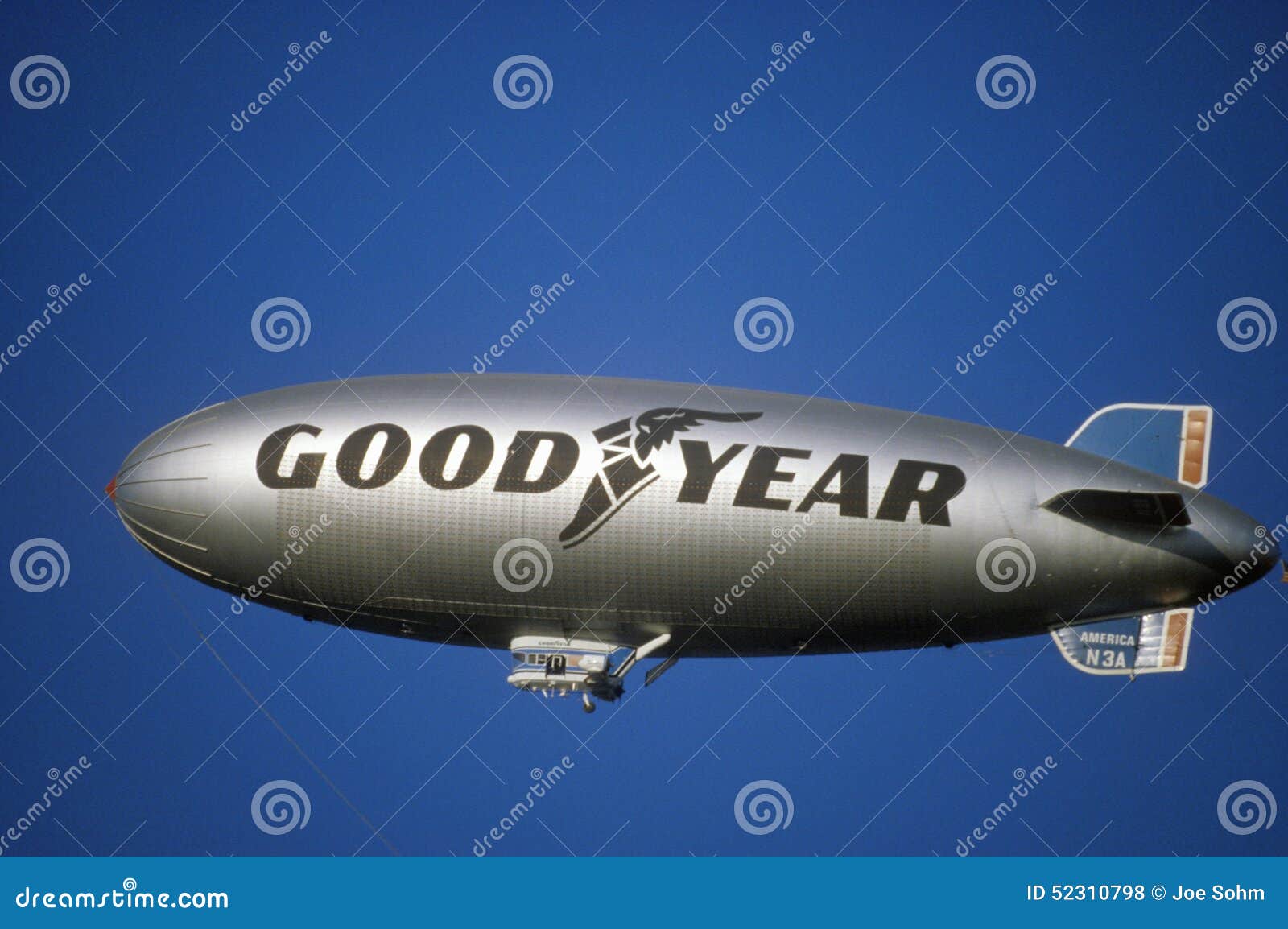 The Goodyear Blimp Over Los Angeles Editorial Stock Photo - Image of ...