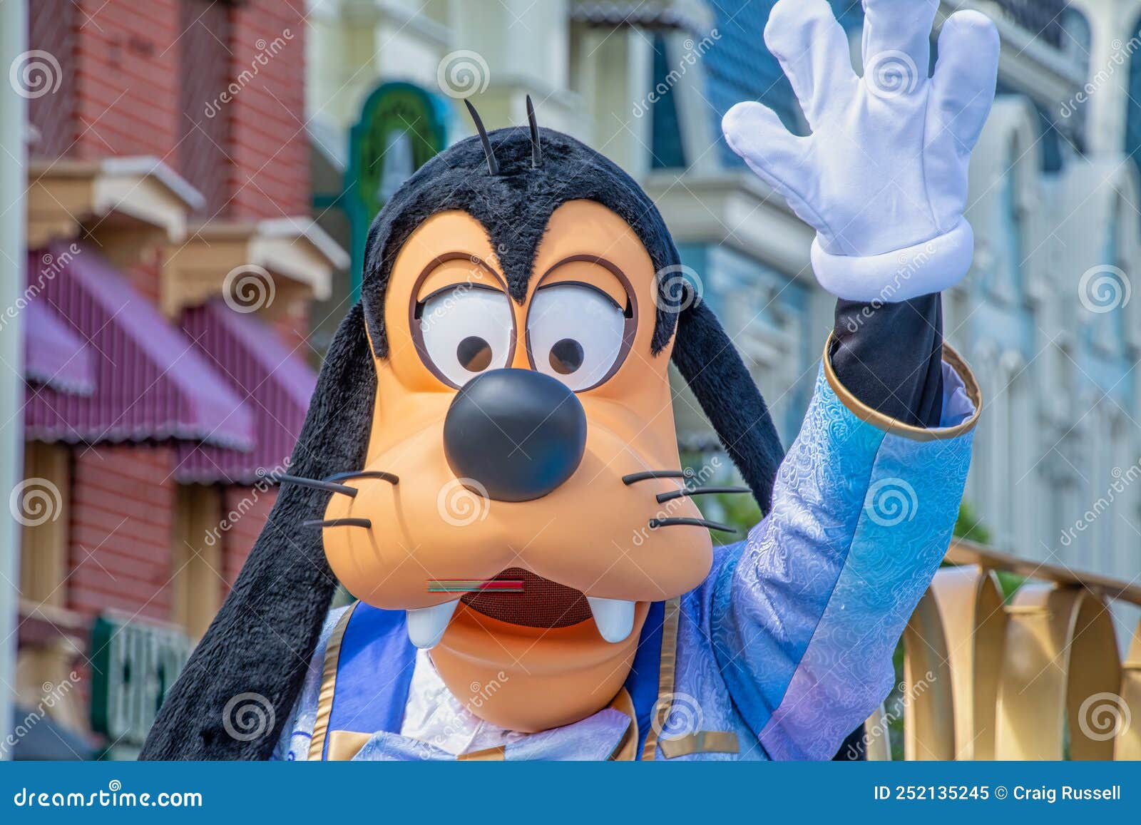 Goofy Character at DIsney Magic Kingdom Editorial Image - Image of sign ...