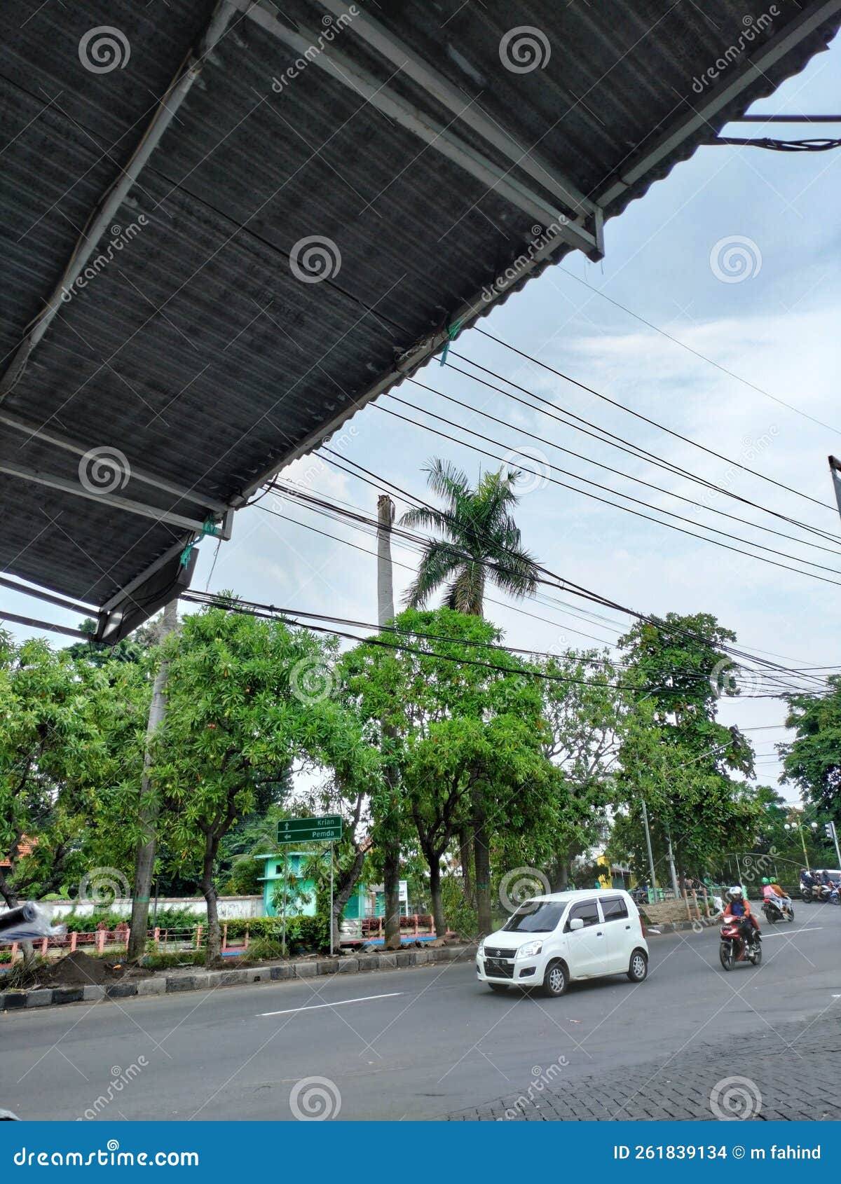 Goofy cloud editorial stock image. Image of city, good - 261839134