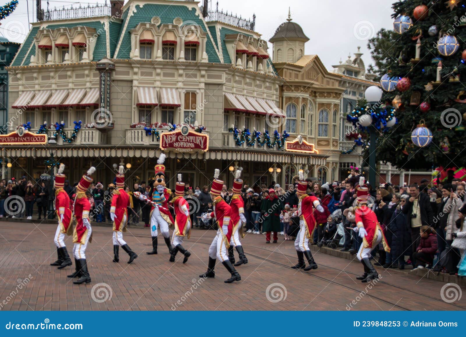 Goofy and dancers editorial stock photo. Image of parade - 239848253