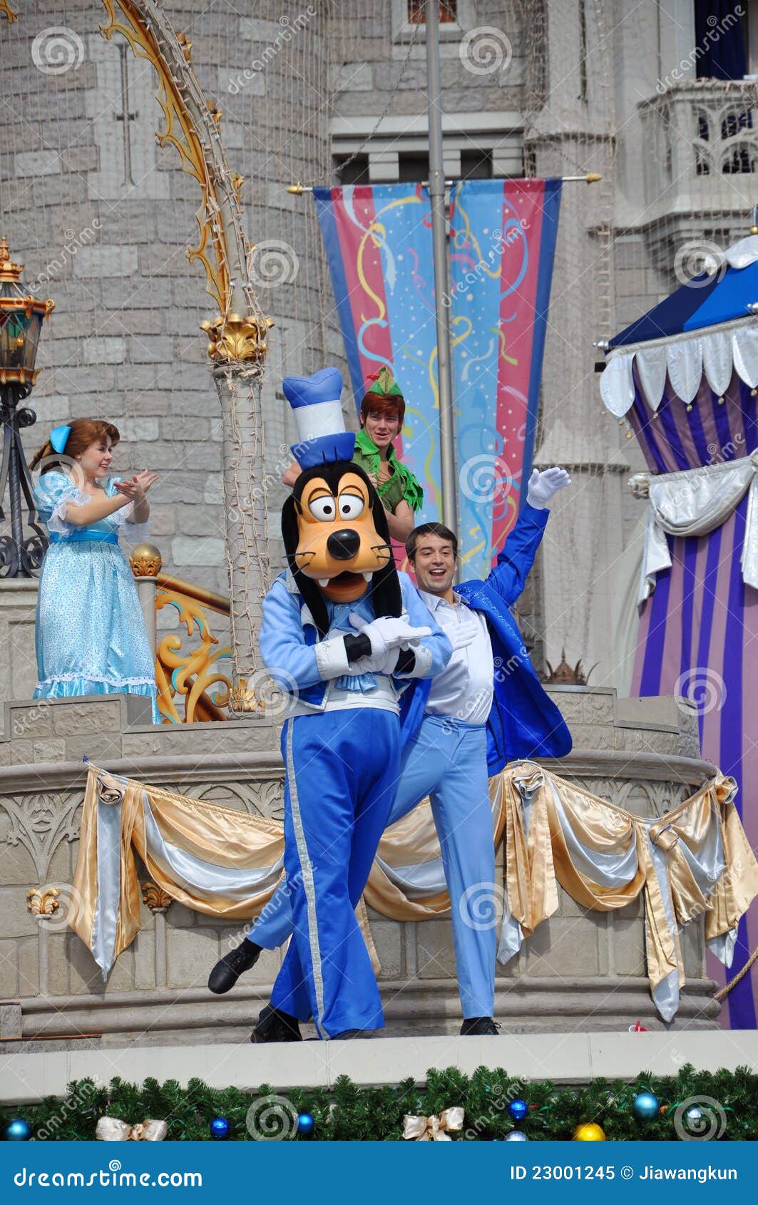 Goofy in Disney World editorial image. Image of florida - 23001245