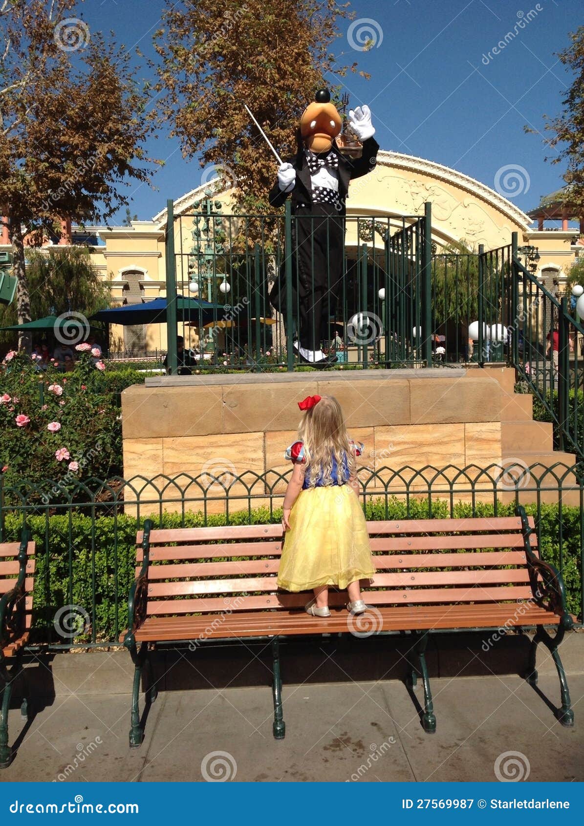 Goofy and Little Girl editorial photography. Image of goofy - 27569987