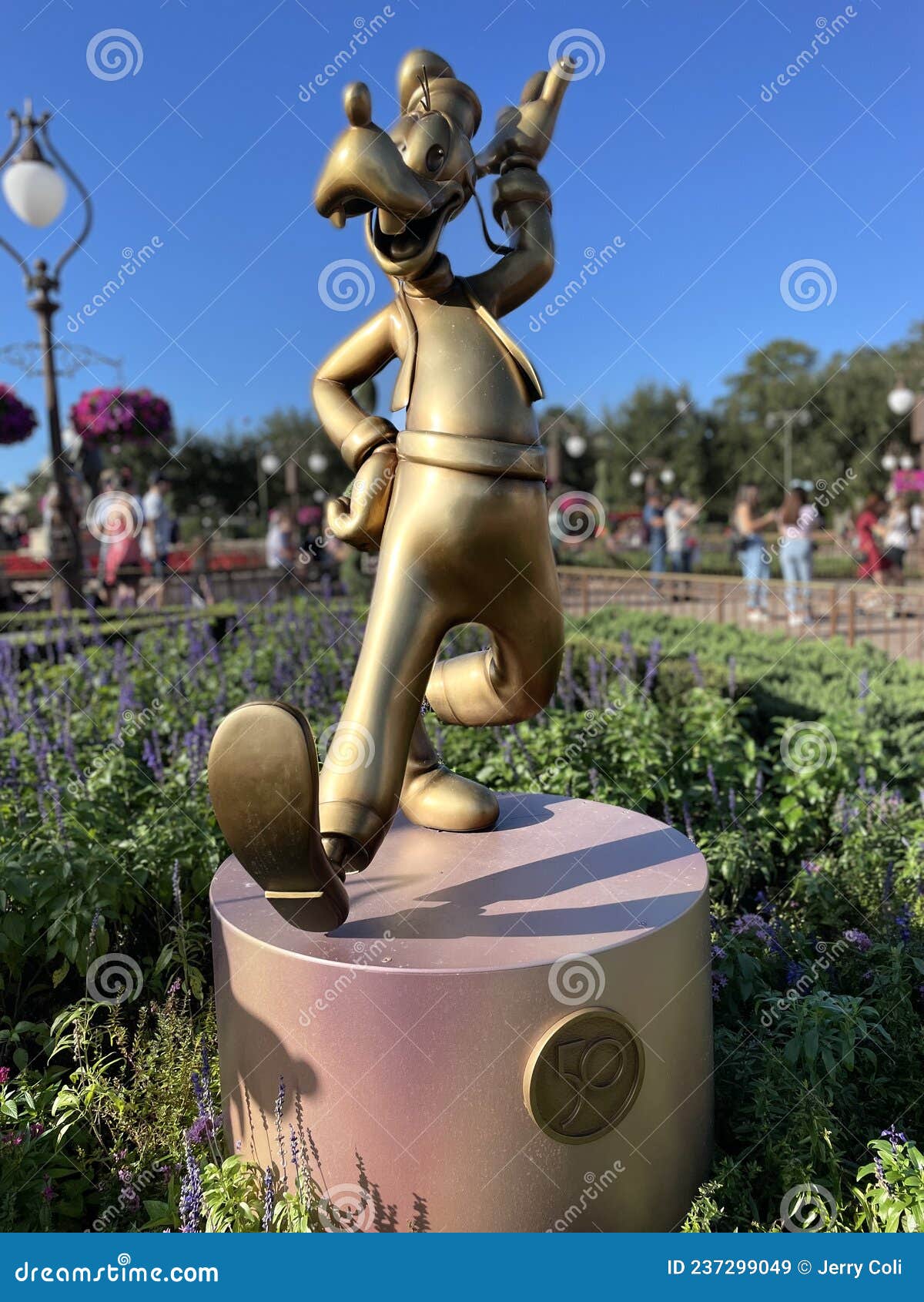 Goofy Statue At Magic Kingdom 36. Editorial Image | CartoonDealer.com ...