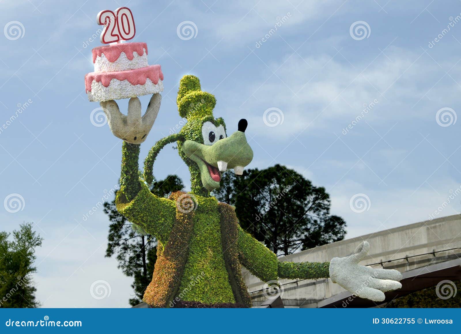 Goofy Topiary And Sphere Spaceship Earth Attraction At Epcot In Walt ... Goofy Topiary And Sphere Spaceship Earth Attraction At Epcot In Walt ...