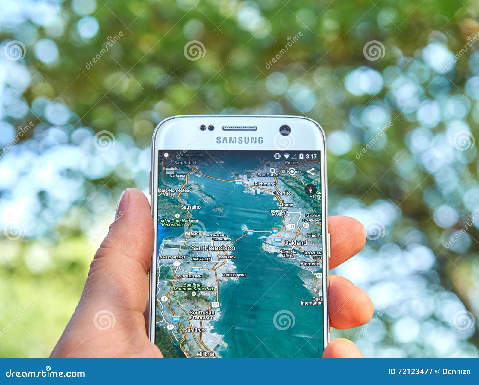 Google Earth app editorial photography. Image of company - 72123477
