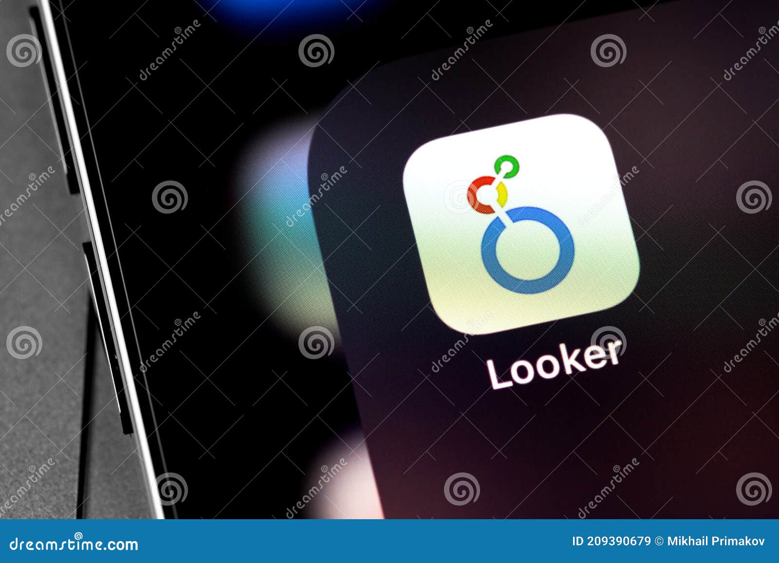 Google Looker App on the Screen Smartphone Editorial Stock Image ...