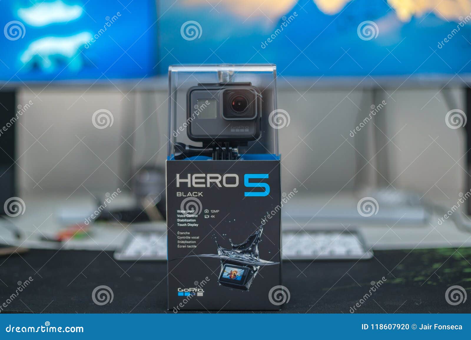 Gopro Hero 5 in the Box editorial image. Image of cheddar - 118607920