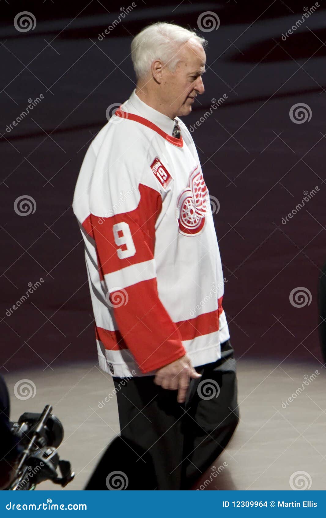 Gordie Howe editorial stock image. Image of forward, skate - 12309964