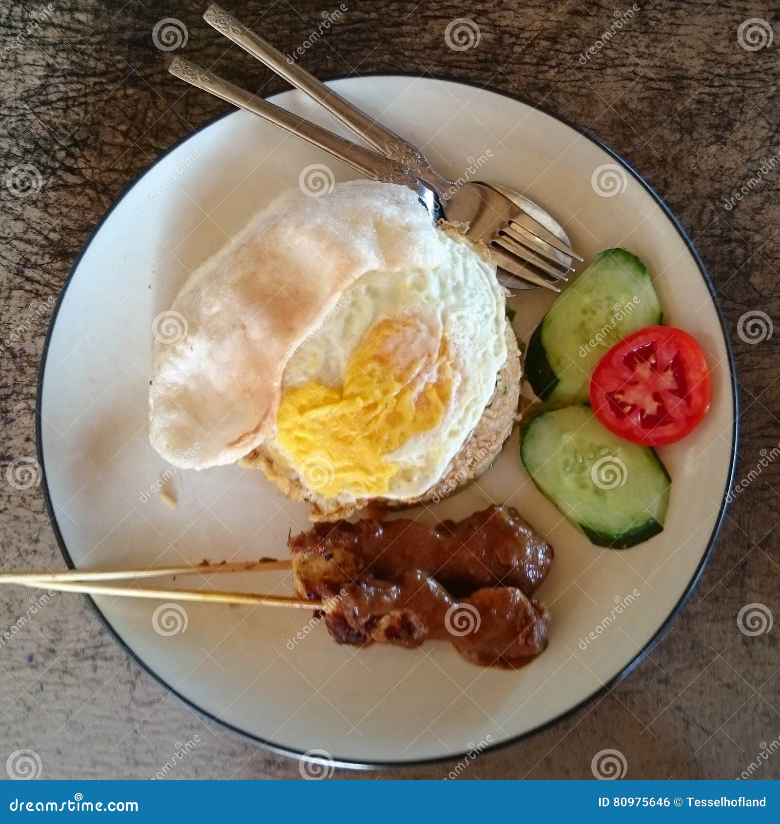 Goreng De Nasi Com a Placa Satay Da Galinha Foto de Stock - Imagem de ...