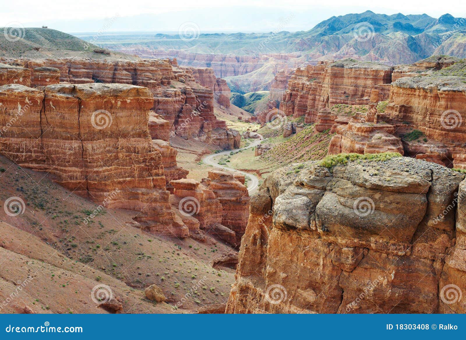 Gorge De Charyn Dans Kazakhstan Photo stock - Image du stationnement ...