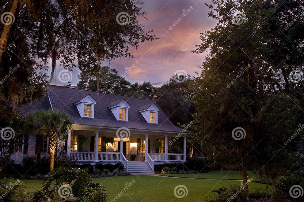 Gorgeous house at twilight stock image. Image of estate - 6138973
