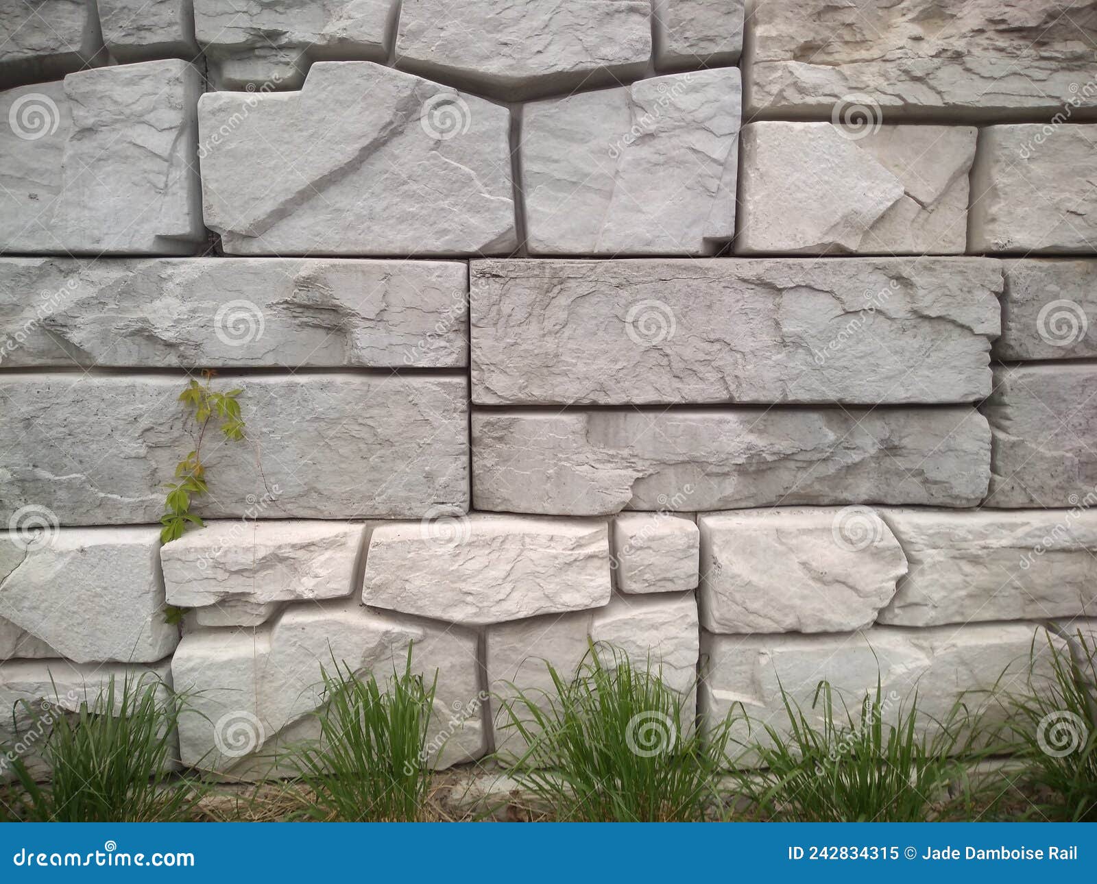Gorgeous Stone Wall with Perfectly Fit Pieces of Differemt Sizes with ...