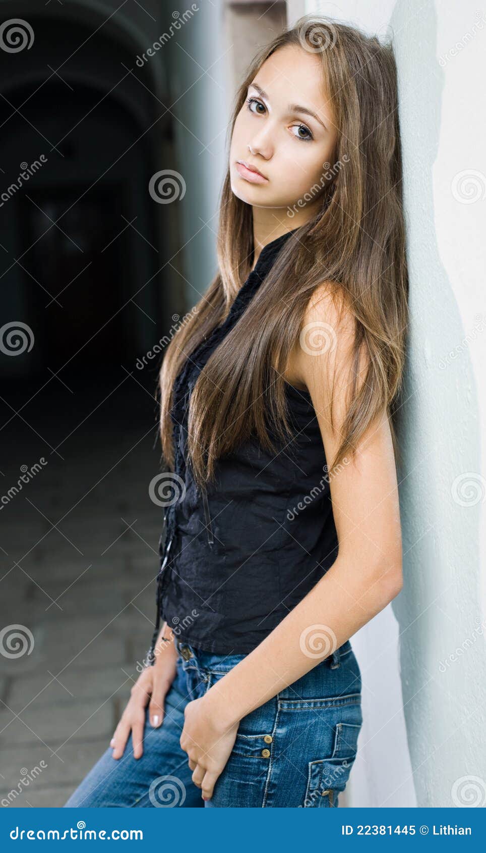 Young Brunette – Telegraph Young Brunette – Telegraph