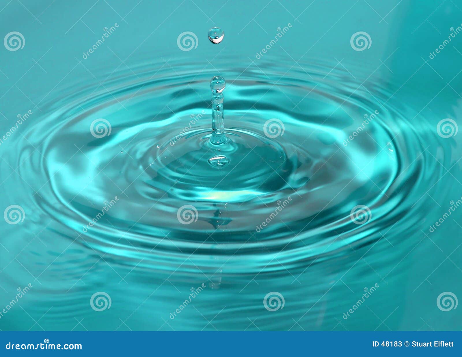 Gota azul imagen de archivo. Imagen de agua, gota, onda - 48183