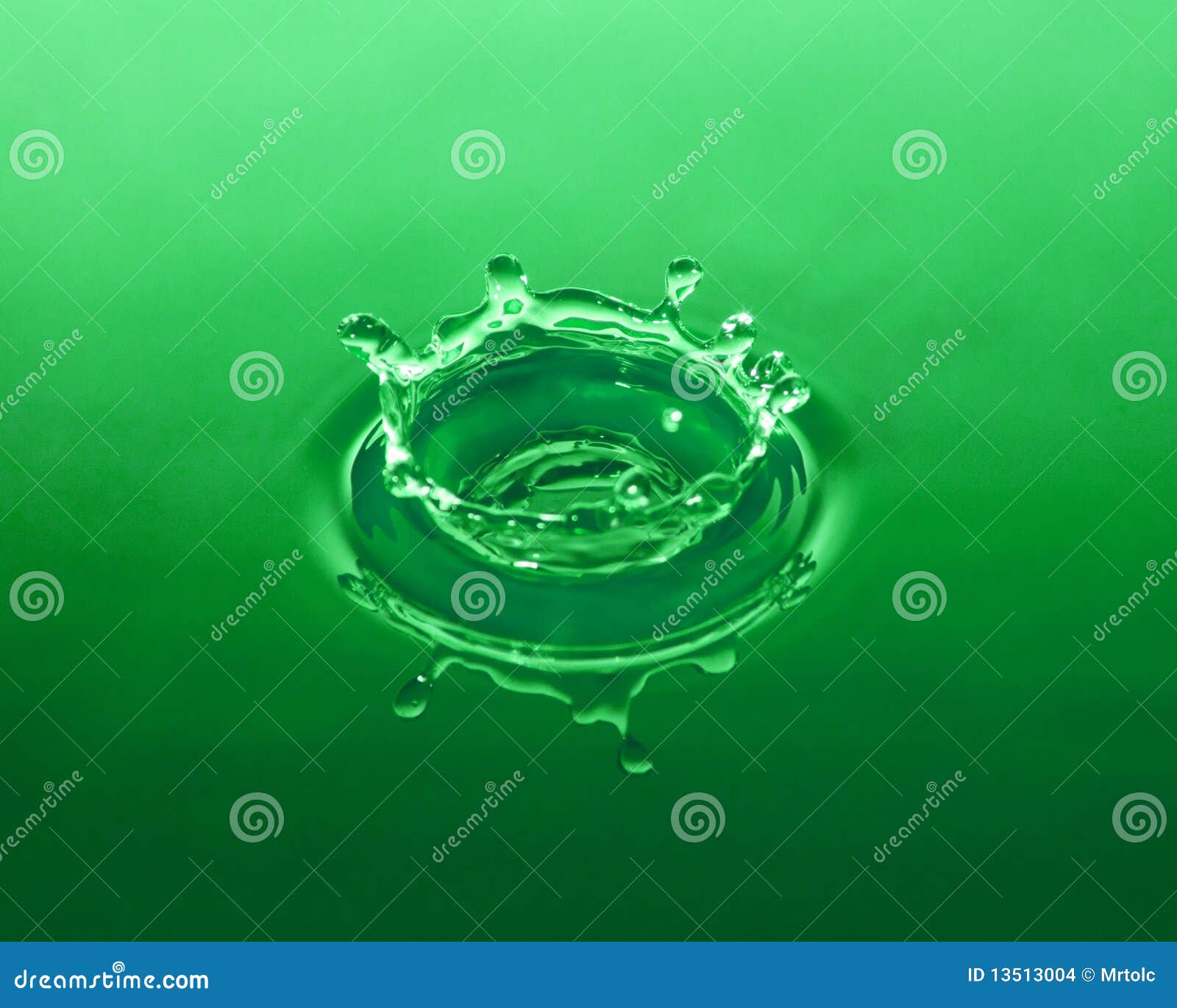 Gota verde da água foto de stock. Imagem de bebida, limpo - 13513004