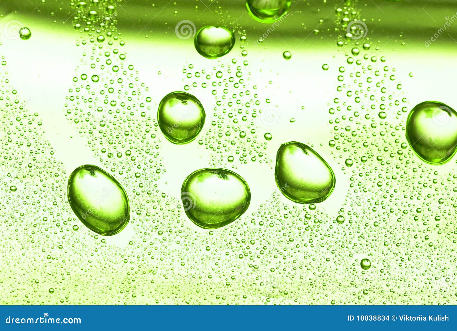 Gota verde del agua foto de archivo. Imagen de lluvia - 10038834