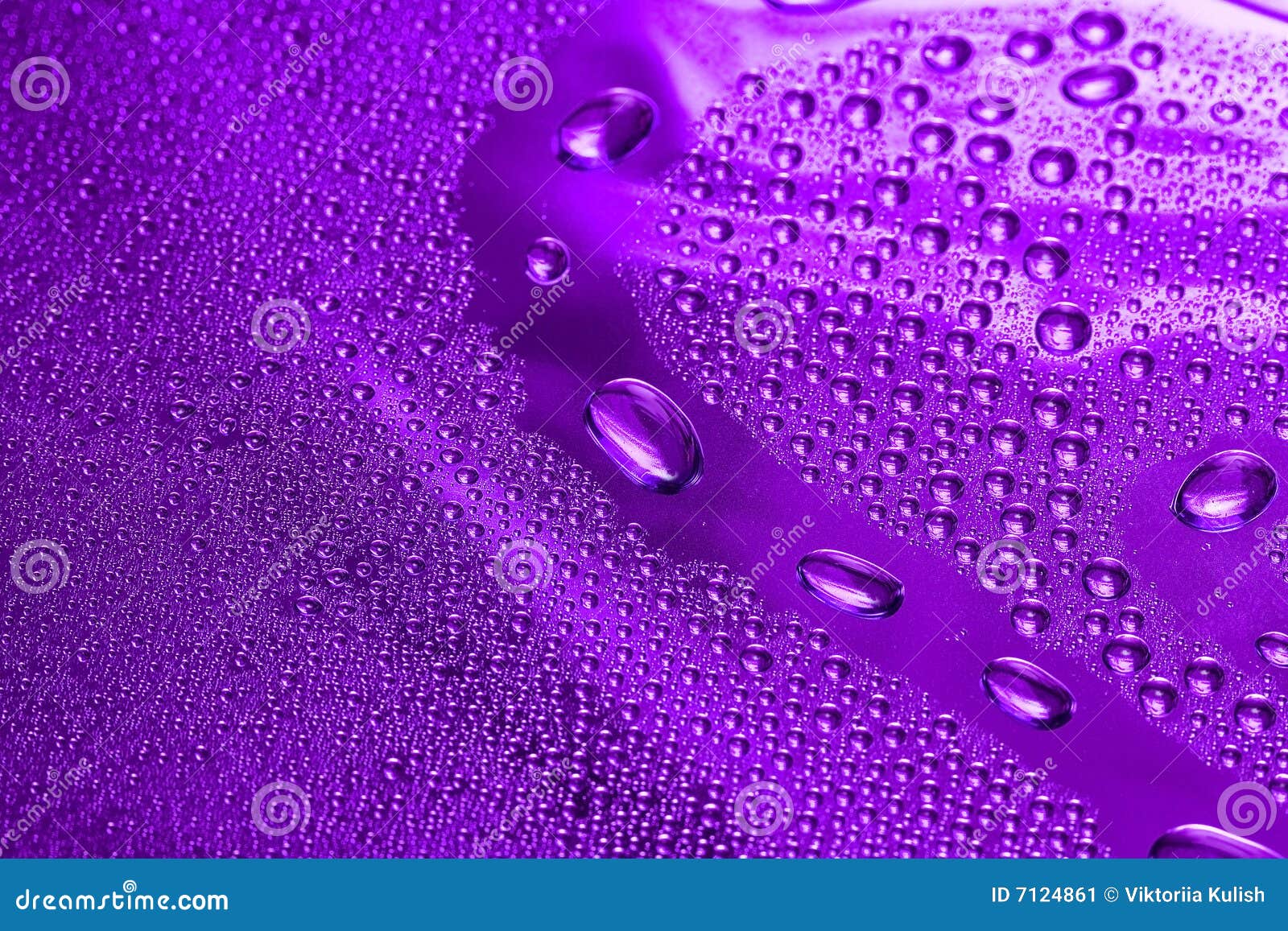 Gota violeta del agua imagen de archivo. Imagen de océano - 7124861